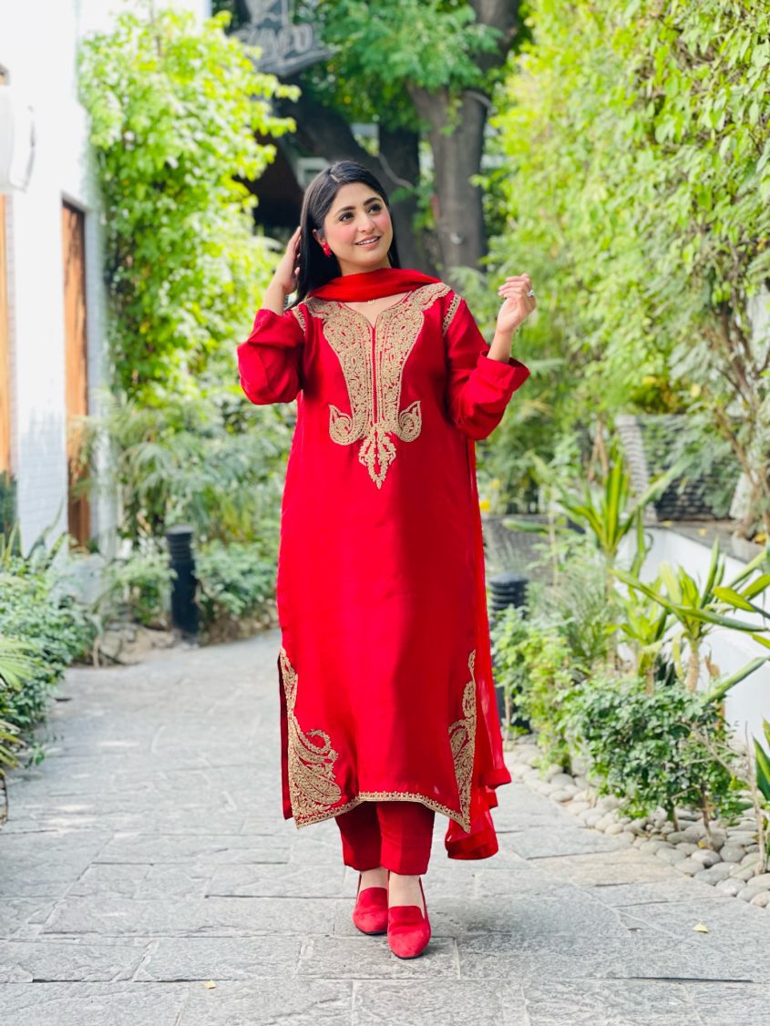 Lal Doriya Resham – Manaal Arfeen